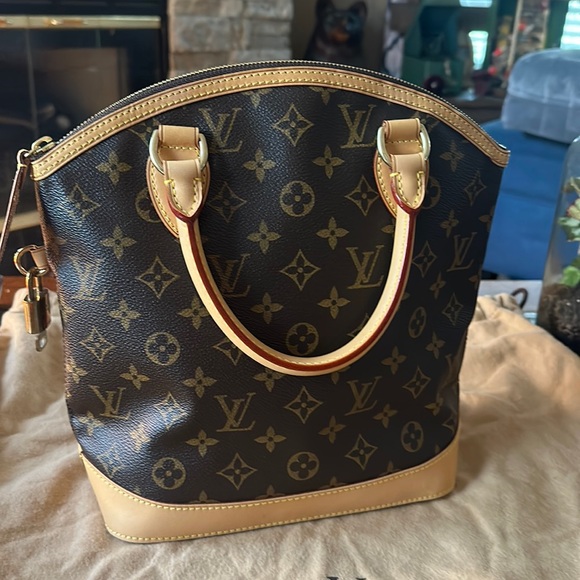 Louis Vuitton | Bags | Authentic Louis Vuitton Vertical Lockit Bag Used ...